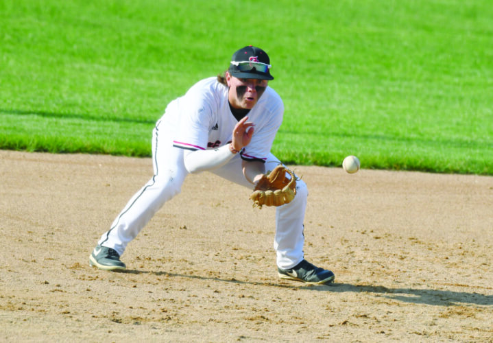 ROSALEZ SHINES AS A SENIOR | News, Sports, Jobs - Messenger News